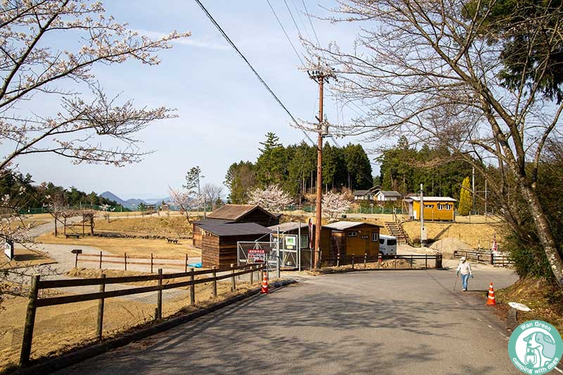 【KONZEかもしかキャンピンヴィレッジ】2023年3月にOPENしたノーリードサイト付きのキャンプ場をブログで解説！│Wan Green